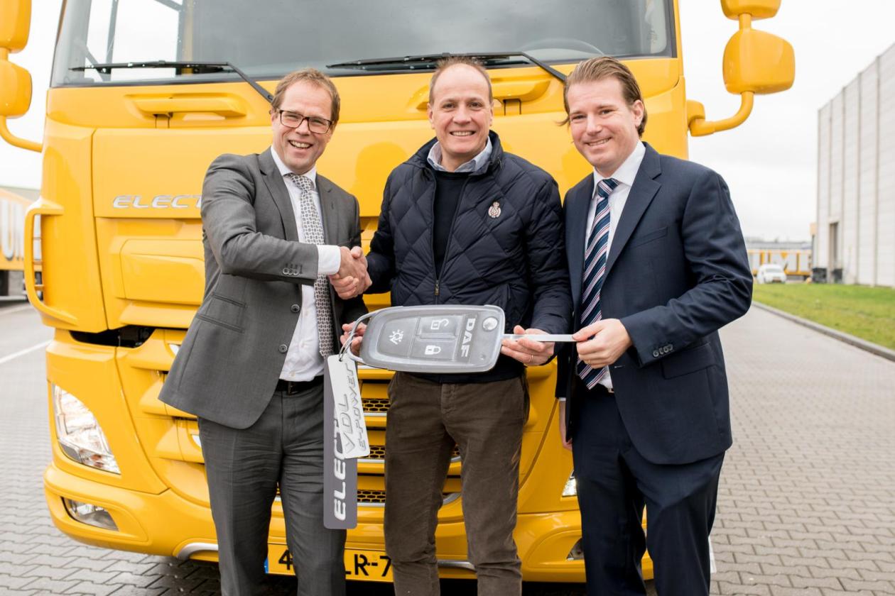 VDL und DAF liefern ersten Elektro-Lkw an Jumbo - VDL Groep